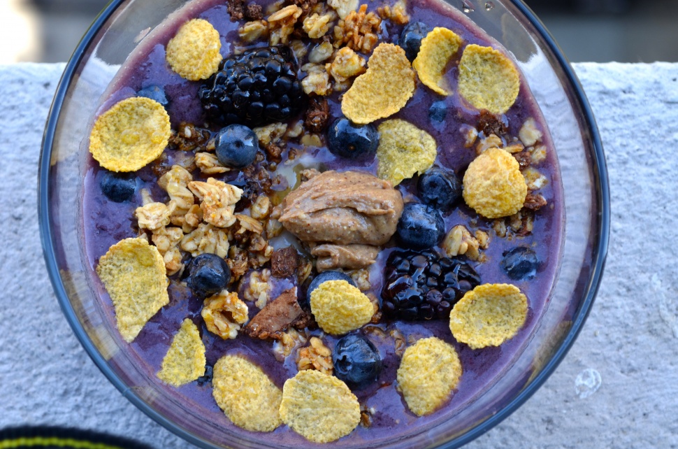 Berry-licious Acai Bowl | The Balanced Blonde