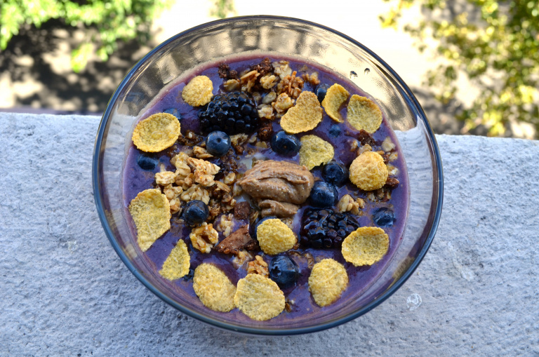 Berry-licious Acai Bowl | The Balanced Blonde