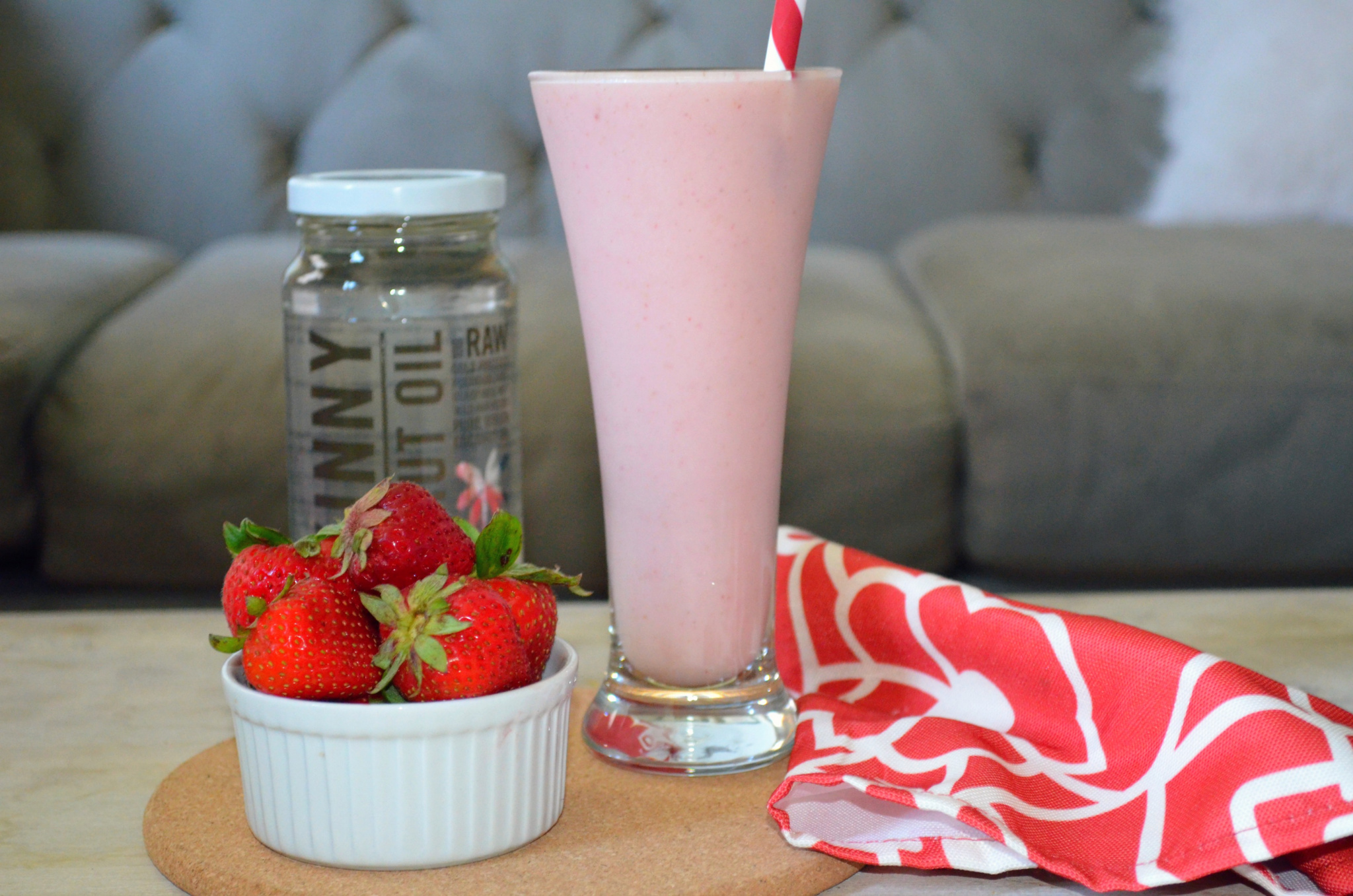 Skinny Strawberry Smoothie | The Balanced Blonde